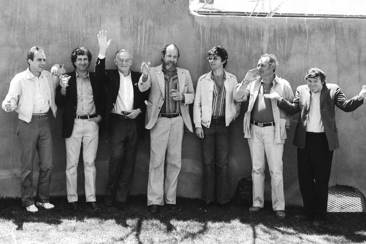 How to Smell a Rose: A Visit with Ricky Leacock in Normandy - Agenda Bpi